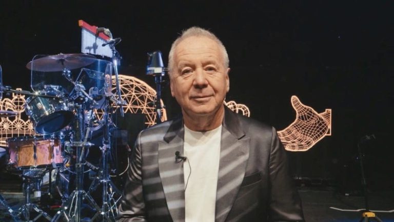 Simple Minds' Jim Kerr wins radio award